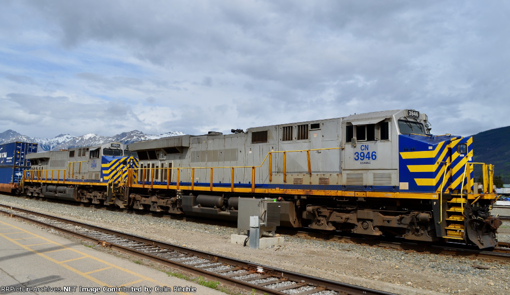 CN 3946/3966 (ex-Citi Rail lease units) W/B through Jasper Yard with a unit stack train